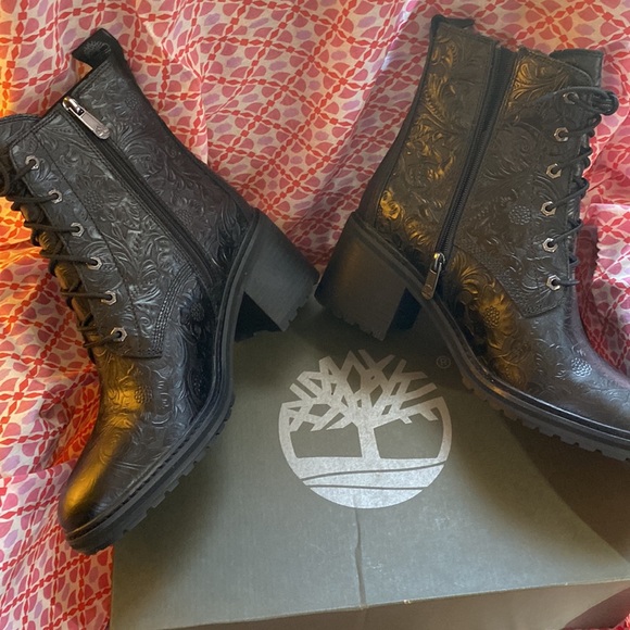 Timberland | Shoes | Timberland Black Beautiful Textured Print Leather ...